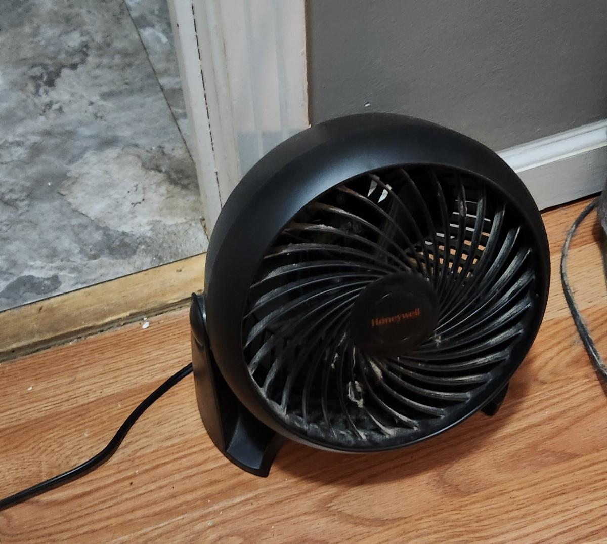 Small fan | EstateSales.org