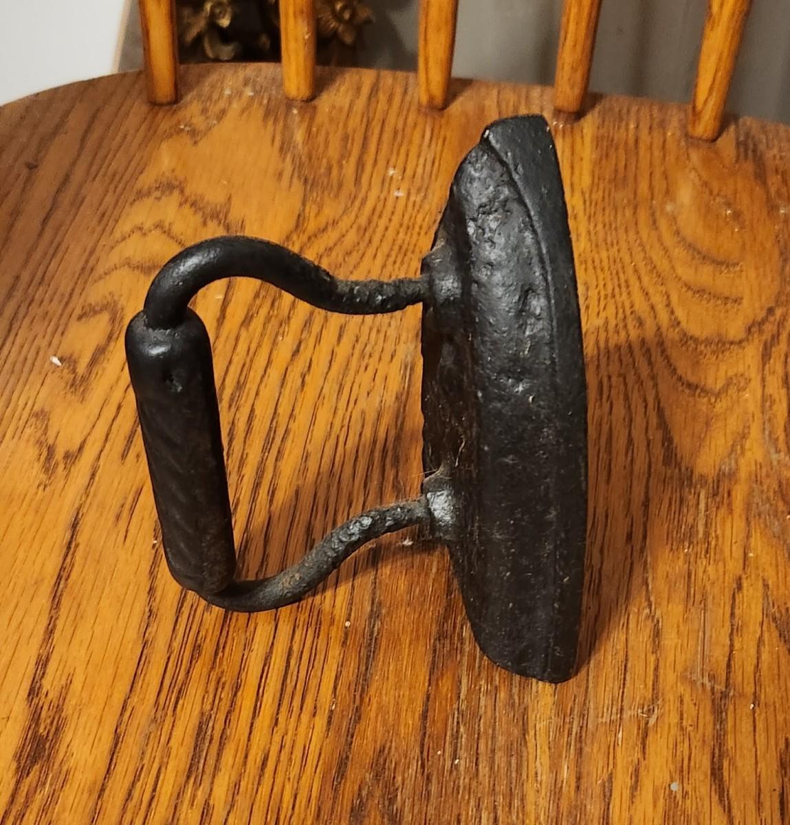 Cast iron iron | EstateSales.org