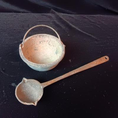 ANTIQUE SMELTING POT & CAST IRON LEAD LADLE | EstateSales.org
