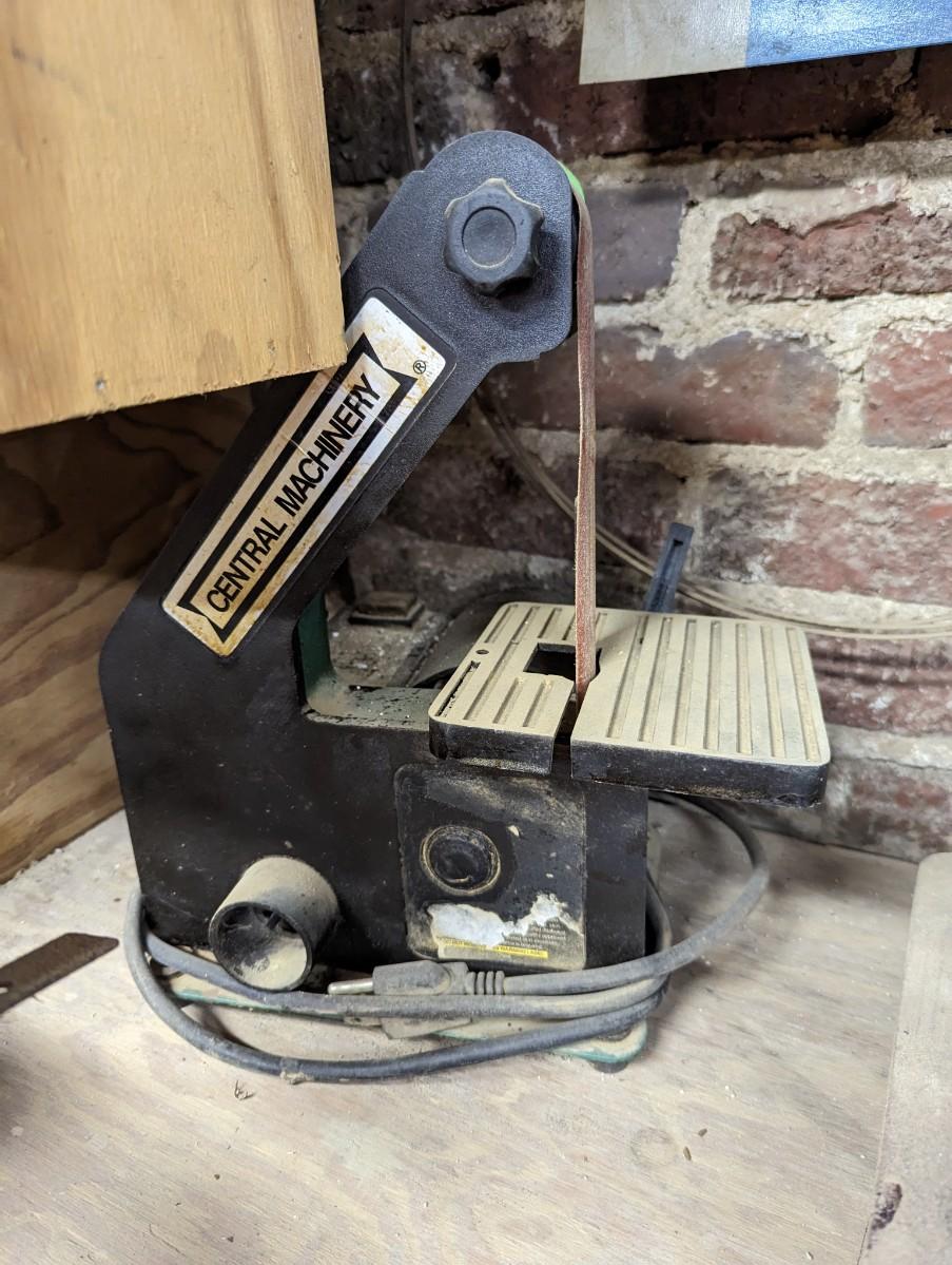 Table Top Band Sander | EstateSales.org