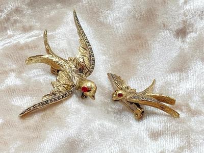 LOT 352J: The Birds and The Bees Collection of Pins - Joan Rivers and ...