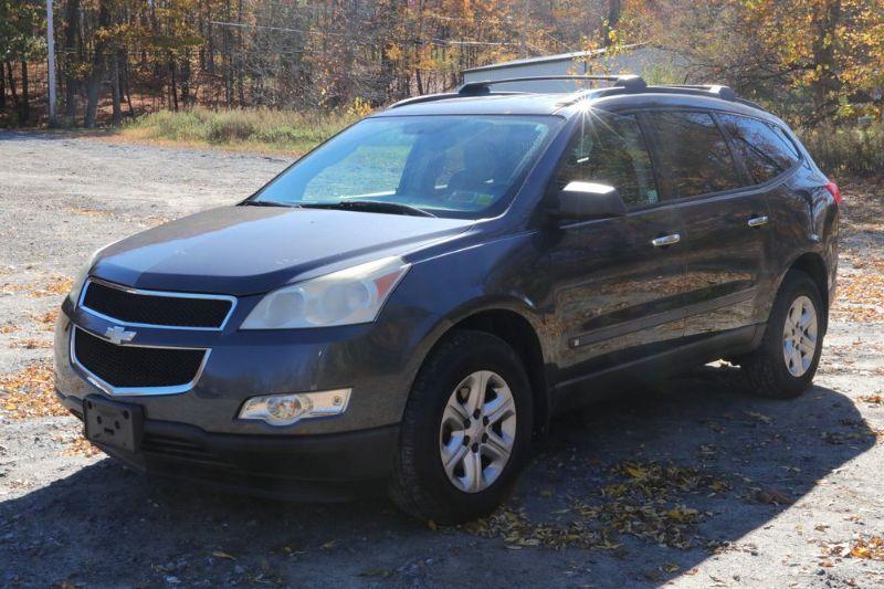 2009 Chevrolet Traverse LS Auction Ending 11/8 | EstateSales.org