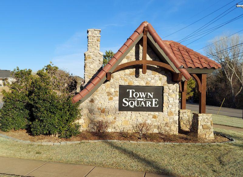 TOWN SQUARE IN EDMOND ESTATE SALE | EstateSales.org