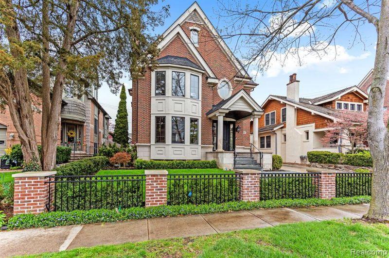 1.8 Mil Luxury Birmingham Estate Sale | EstateSales.org