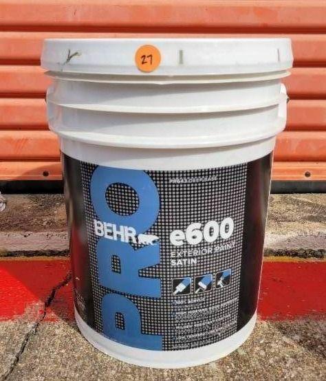 Abandoned storage unit auction | EstateSales.org