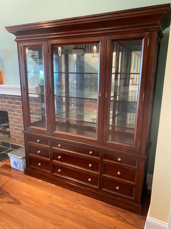 Moore Moving Sale | EstateSales.org