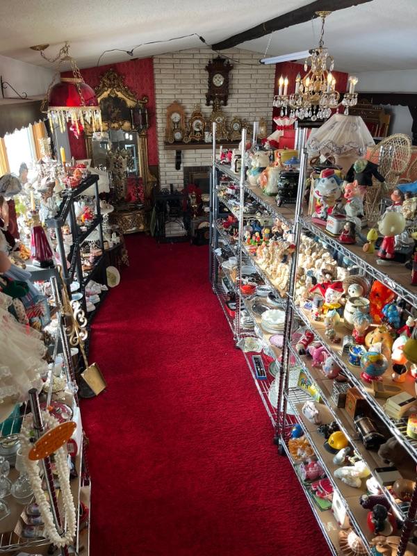 LARGE VINTAGE IN-PERSON ESTATE SALE | EstateSales.org