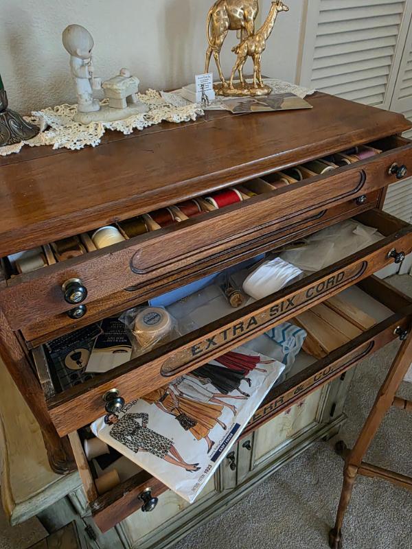 Sussex Lane Estate Sale | EstateSales.org